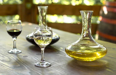 Le carafage de vin : à quoi cela sert-il et pour quels vins ? Découvrez ...